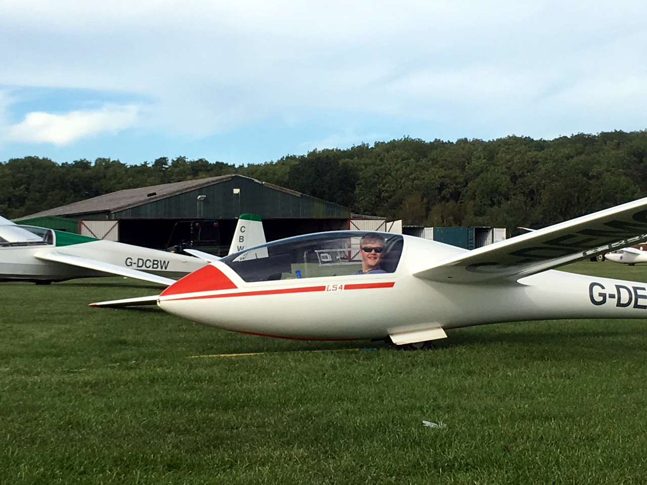 Junior Pilots Ed F and Ben L convert onto new glider types | Stratford ...